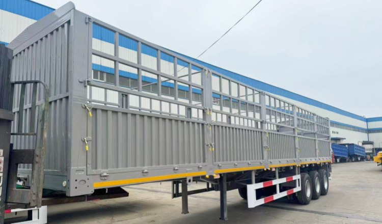 3 Axle 60 Tons Fence Cargo Trailer in Rwanda